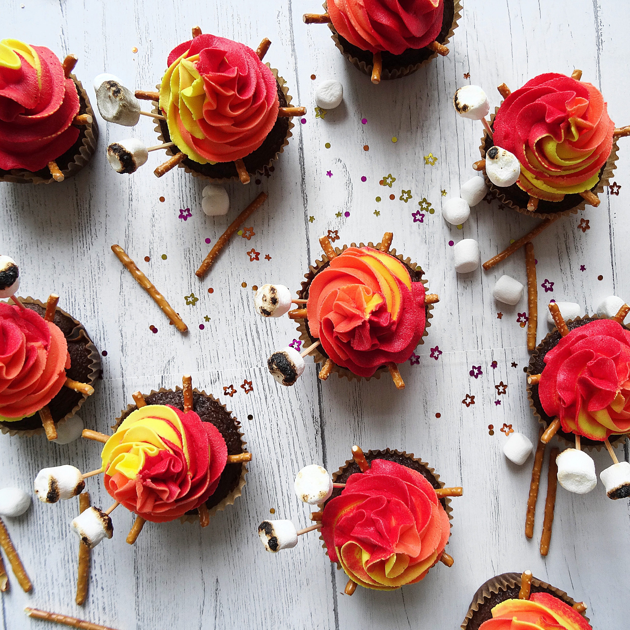 How to Decorate Amazing Campfire Cupcakes - Champagne and Sugarplums