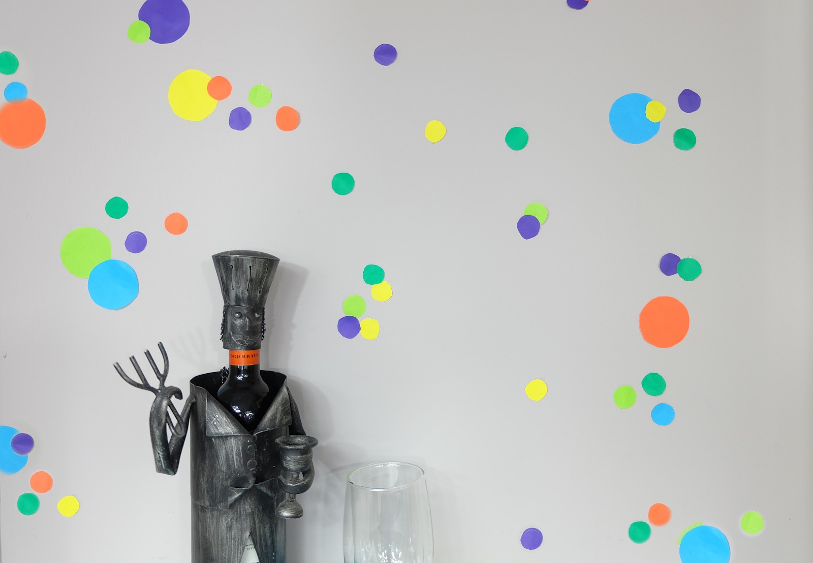 Fun and Easy Confetti Wall Decoration - Champagne and Sugarplums
