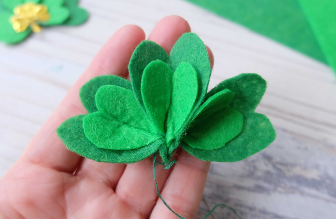 How to Make a Simple Felt Shamrock - Champagne and Sugarplums
