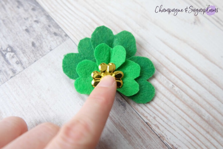 How to Make a Simple Felt Shamrock - Champagne and Sugarplums
